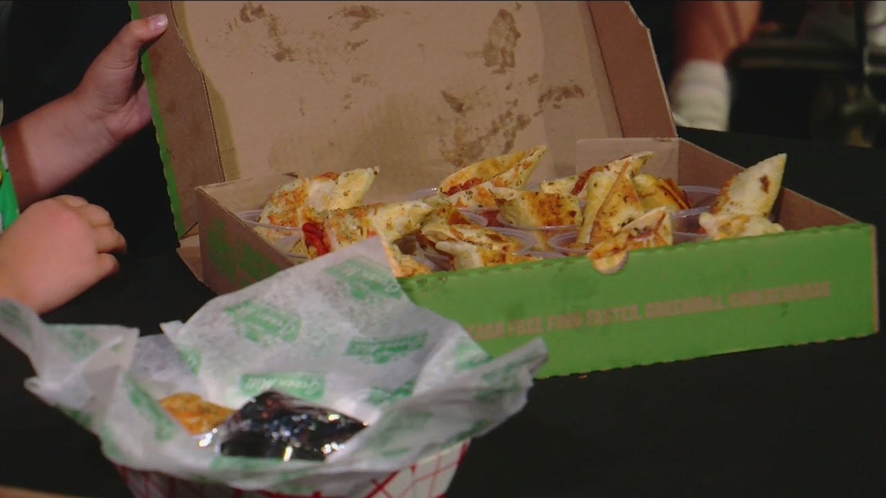 Fair Food: Pizzarito - YouTube