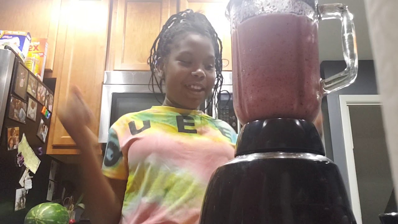Making smoothies (funny at end) - YouTube
