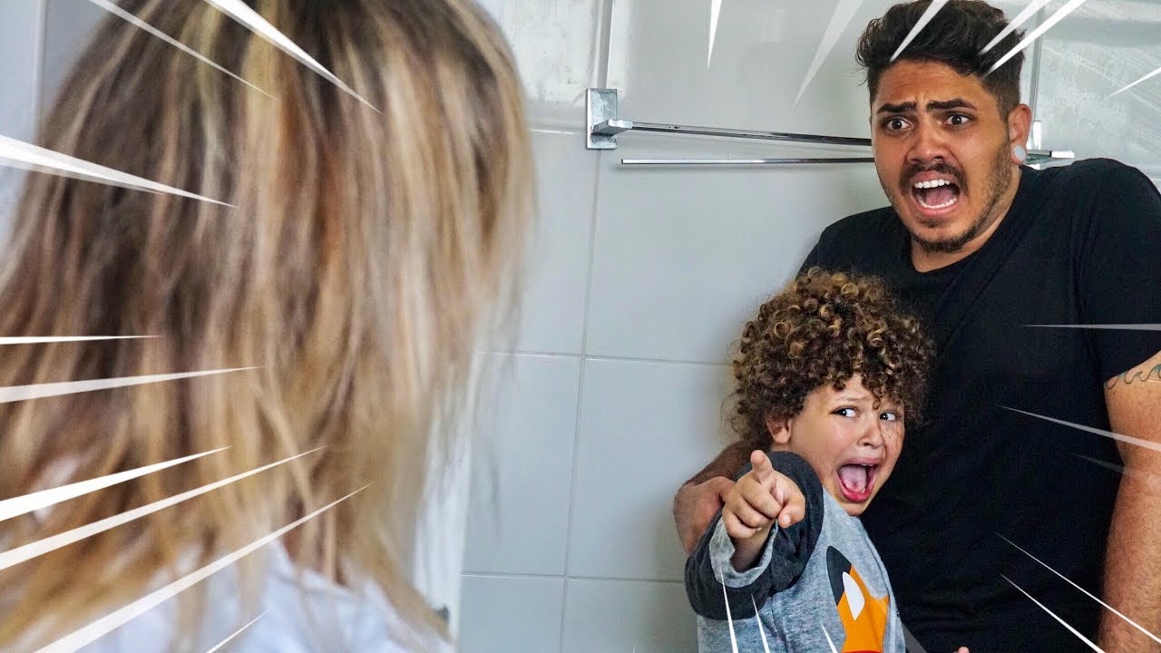 A LOIRA DO BANHEIRO! - Historinha em Português (Isaac do VINE) - YouTube