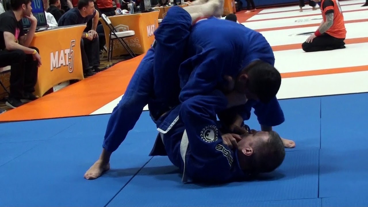 1st BJJ Tournament 40+ 185lb weight class White Belt - YouTube