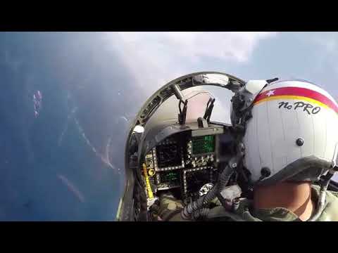 Caza aterrizando en portaaviones - YouTube