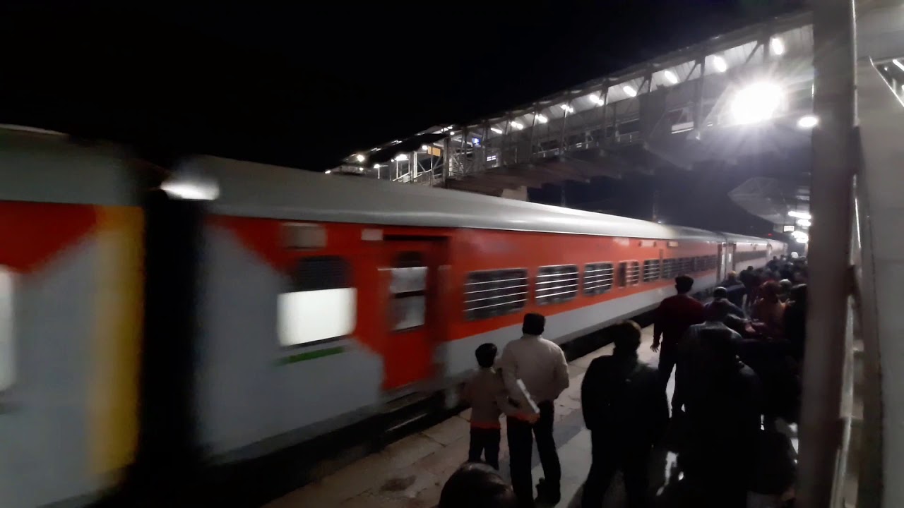 Puri - Ahmedabad SF Express Arrived Surat - Indian Railways. - YouTube
