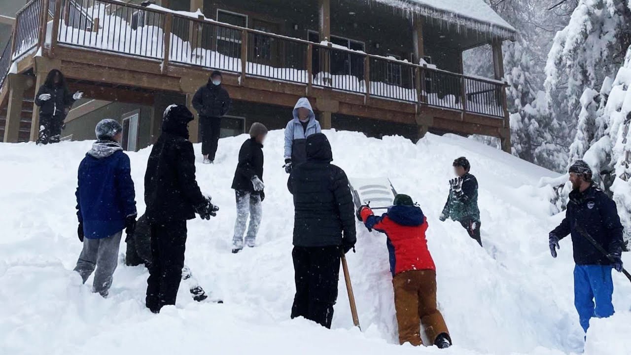 Blizzard Strands 500 Students at Science Camp - YouTube