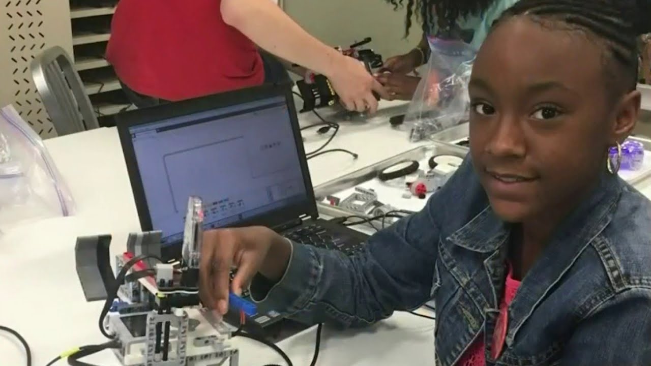 Just 4 Kids - The Robot Garage on Live in the D - YouTube