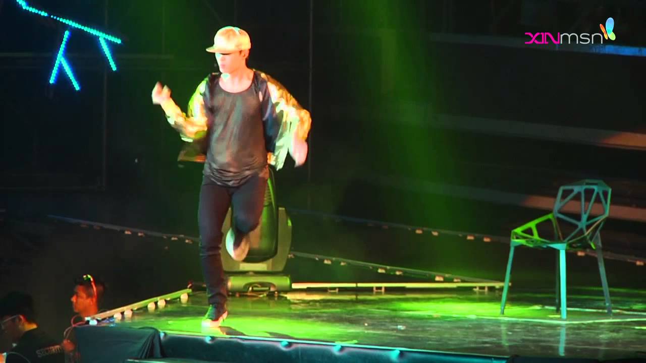 [HD] 140823 EXO - Lay's Solo Dance @ THE LOST PLANET in Singapore - YouTube