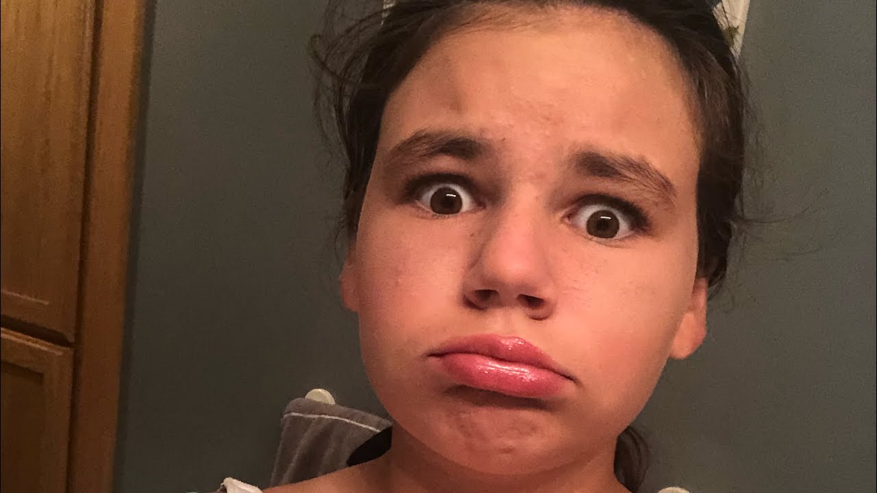 I tried to do my makeup(it looks sooooo bad) - YouTube