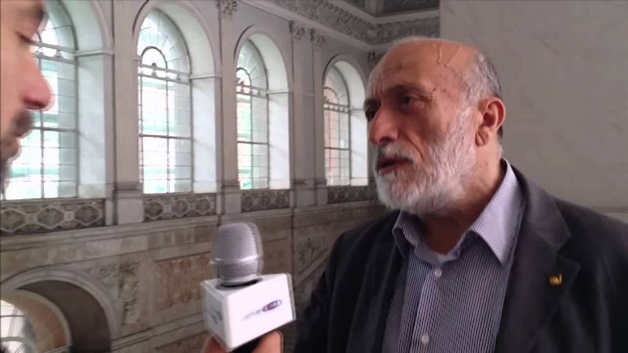 #LIVEon4G Alessio Jacona intervista Carlo Petrini Marino Niola - YouTube