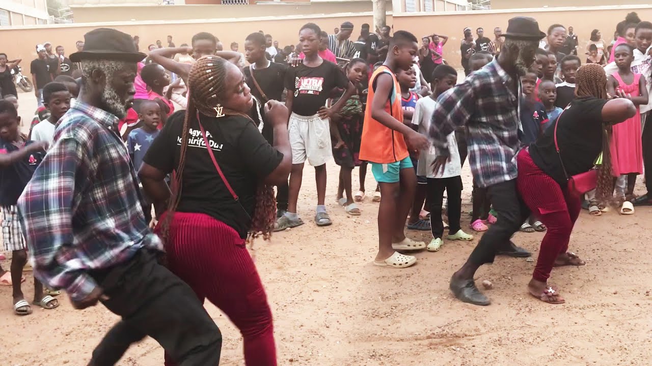 This Is Why You Can't Be Sad In Ghana. Eii Soloku Atopa Paa nie - YouTube