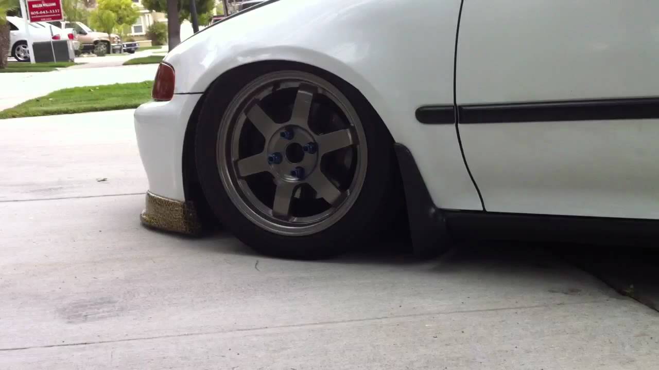 Slammed civic going up driveway - YouTube