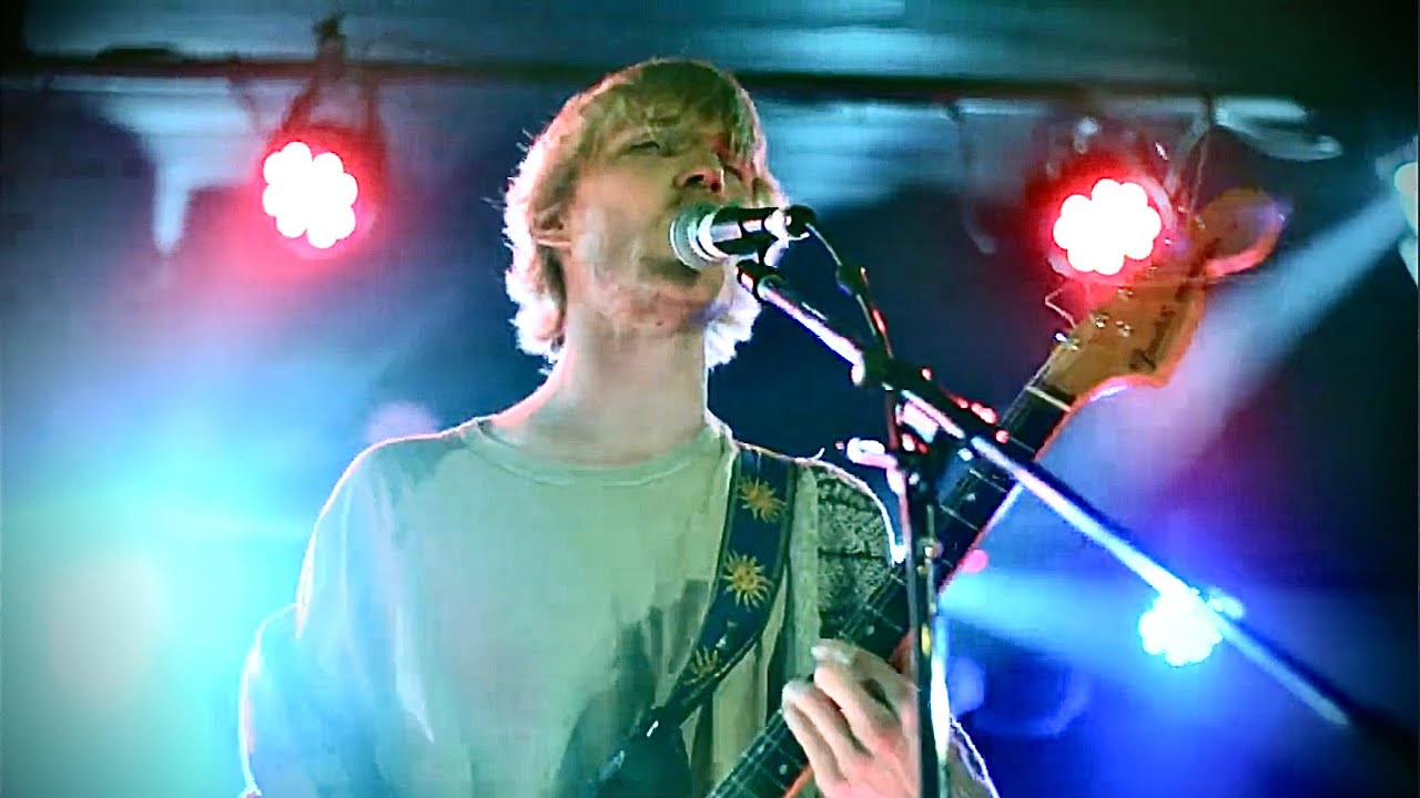 The Jins - On Your Own (Live At Christmas Mega Rager) - YouTube