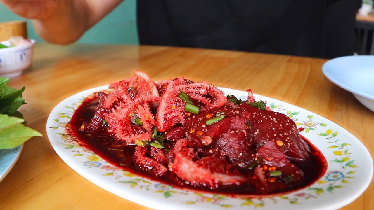 A BLOOD FILLED LUNCH: Sok Lek (ซกเล็ก) An Isaan Delicacy | Korat ...