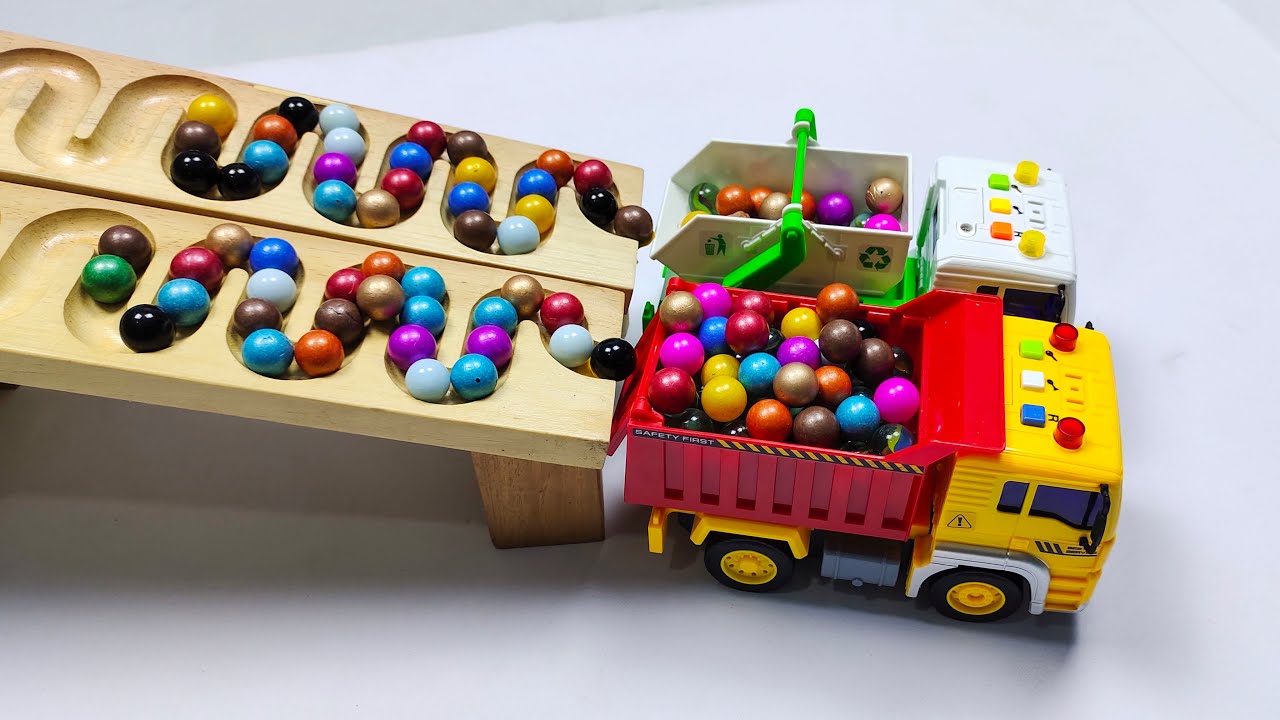 racing marbles running to the finish + passing obstacles + cubolo - YouTube