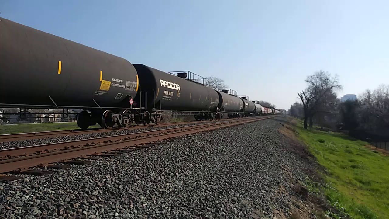 Union Pacific 5299 West Race Amtrak #535 @ West Sacramento CA 2/13/2020 ...