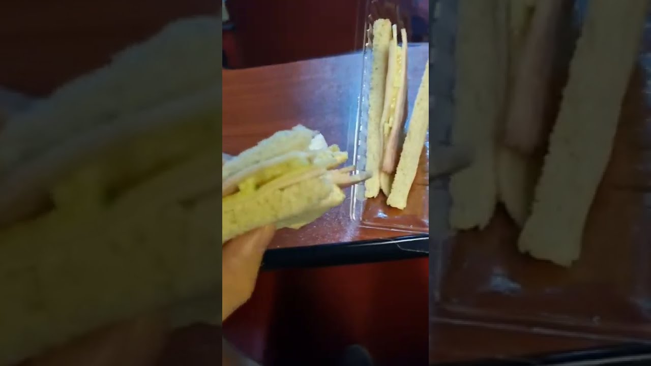 Cum arata un sandwich facut pe tren de CFR? [10 lei] - YouTube
