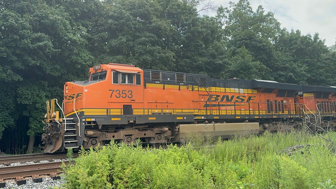 BNSF 7353 ES44DC leads CSX B118 through Manville NJ with 2 other BNSFs trailing 7/23/2024 - YouTube