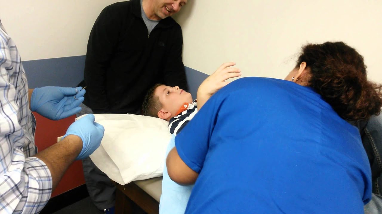 Supracondylar pin removal - YouTube