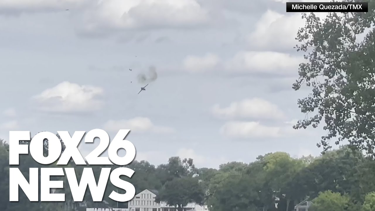 Crew ejects from MiG-23 at air show in Michigan - YouTube