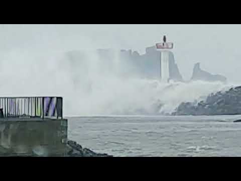 Waves Break over Howth Pier during Storm Emma - YouTube