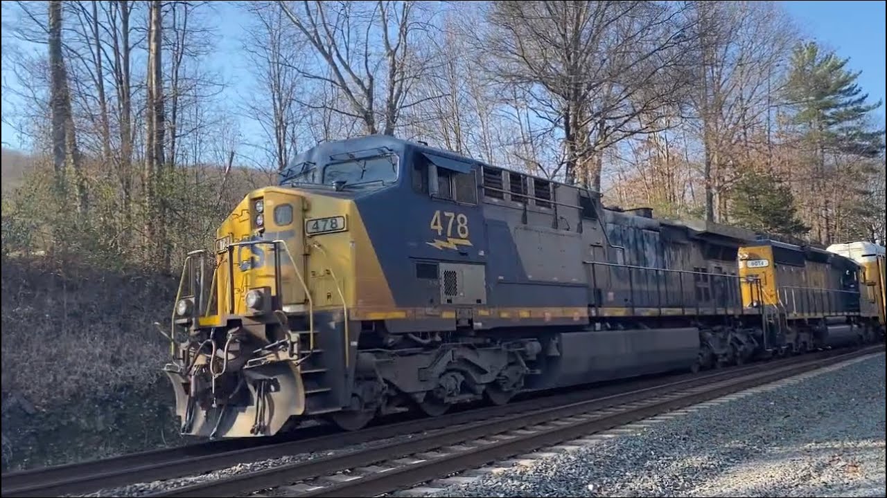 CSX RiverLine M433 Southbound with 34 New jumbo hoppers an a Oak Ridge ...