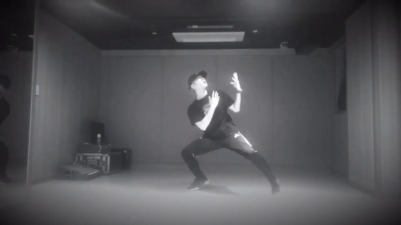 180330 ONF Wyatt Freestyle Dance - YouTube