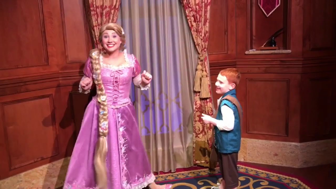 Practicing my smolder with Rapunzel!! ⭐️ - YouTube