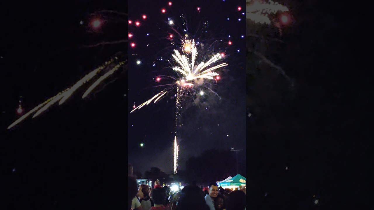 Waco Wonderland Christmas Tree Lighting & Fireworks 2021 - YouTube