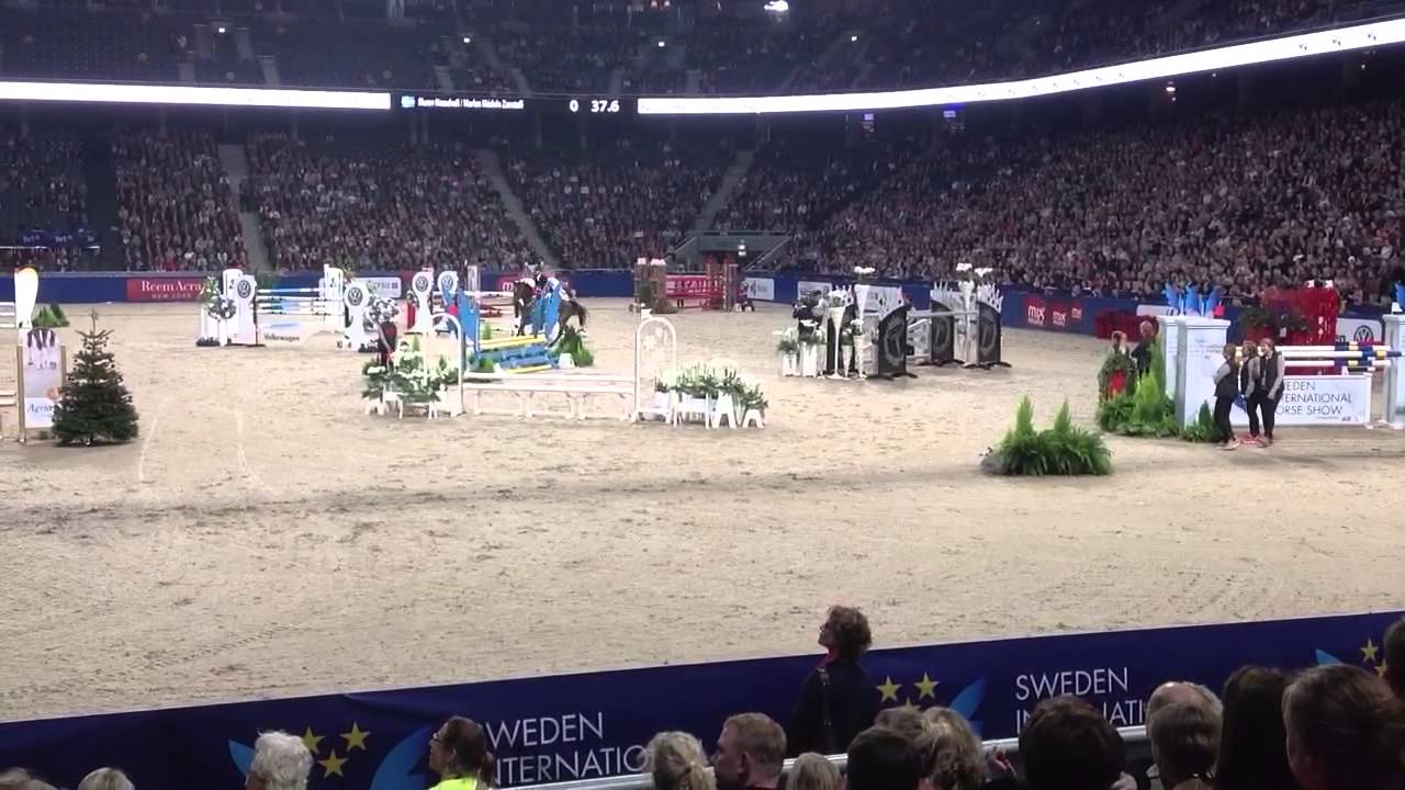 Musse Hasselvall och Stjärn-Debbie på Friends Arena - YouTube