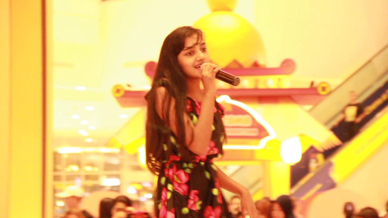 Sandhya Jayanthy singing performance Mall of Indonesia 2 Feb 2020 - YouTube