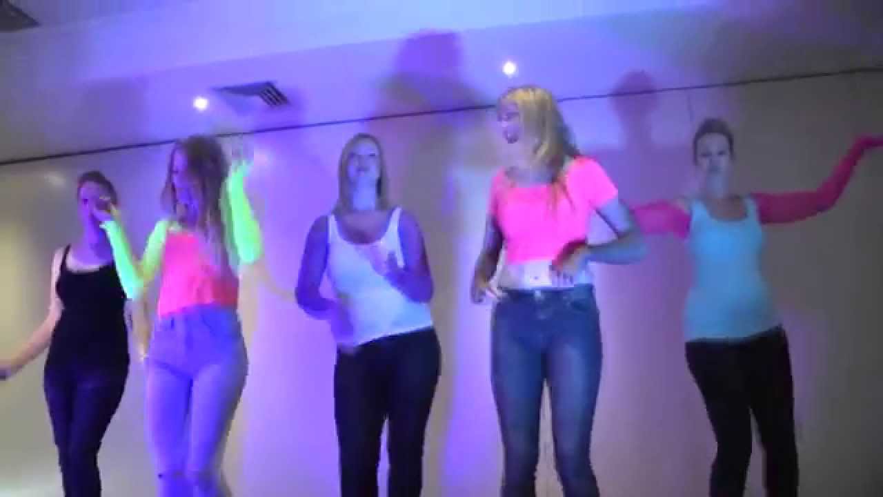 Bridesmaids Dancing to Spice Girls Stop - YouTube