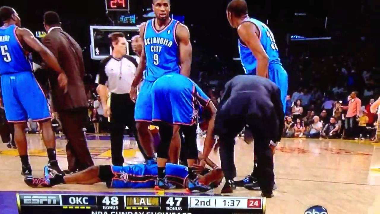 Metta World Peace elbows James Harden - YouTube