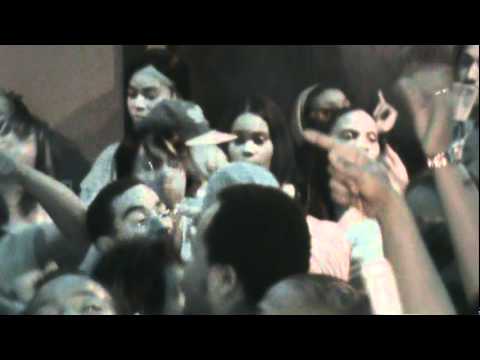 GIRL GOIN DIGITAL IN SOMEBODY FACE