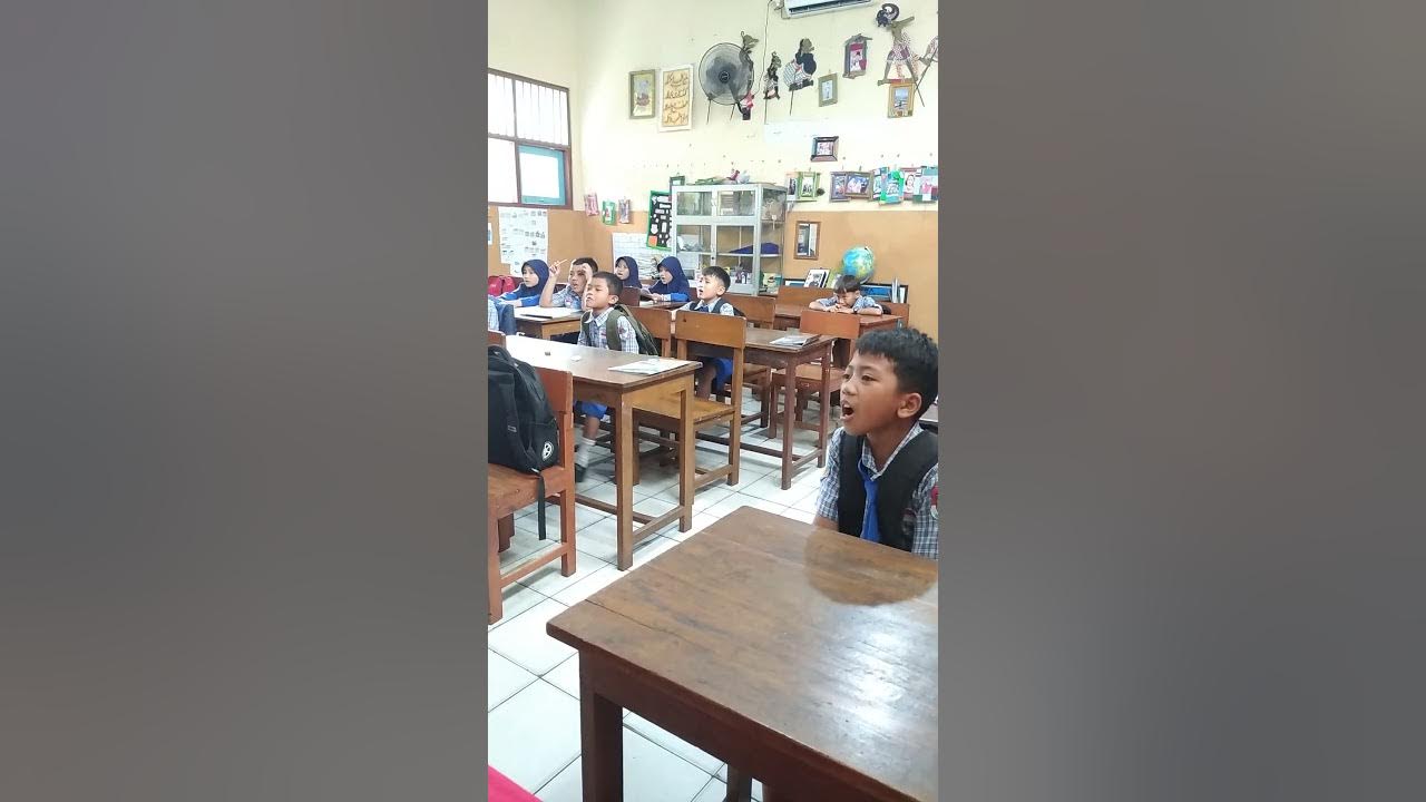 2b students are learning Personal Pronoun and Possessive Adjectives ...