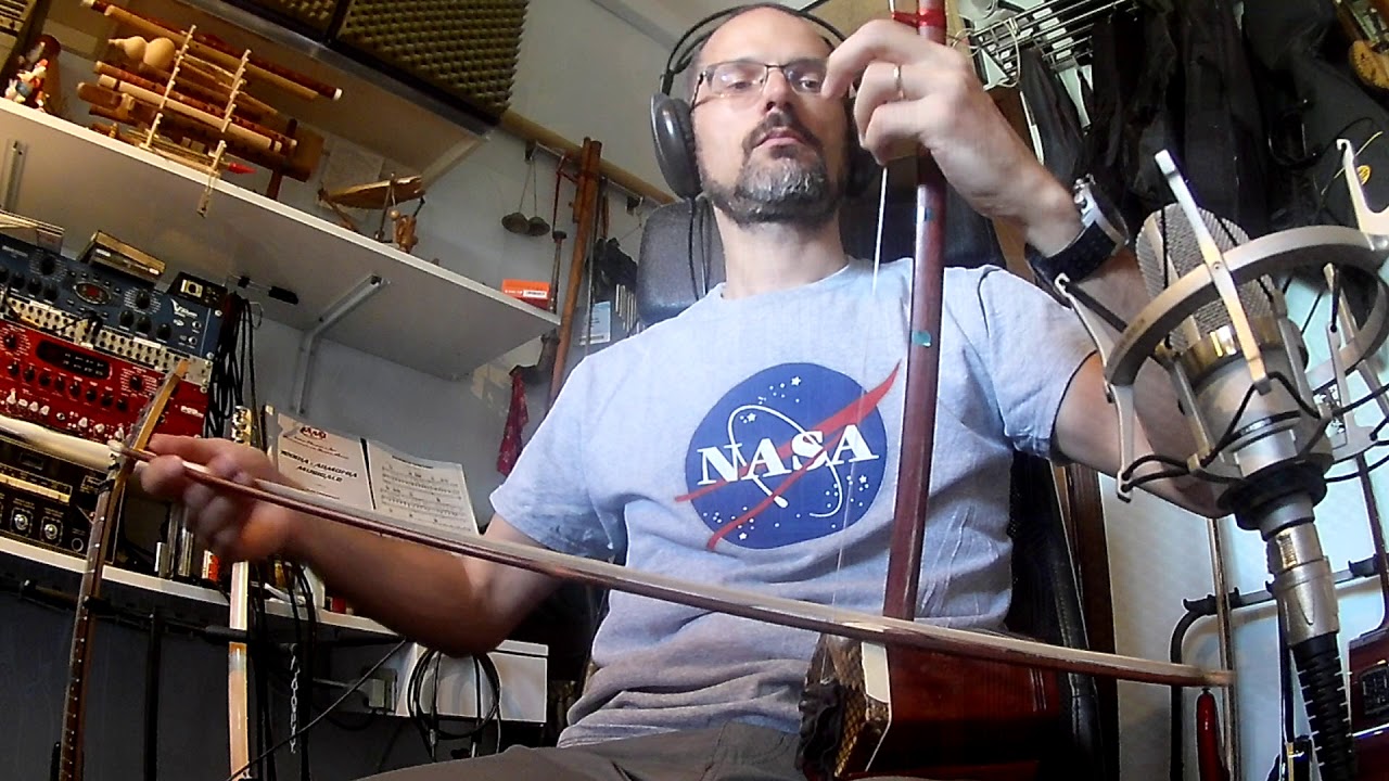 Darth Vader meets the erhu (Star Wars Imperial March) - YouTube