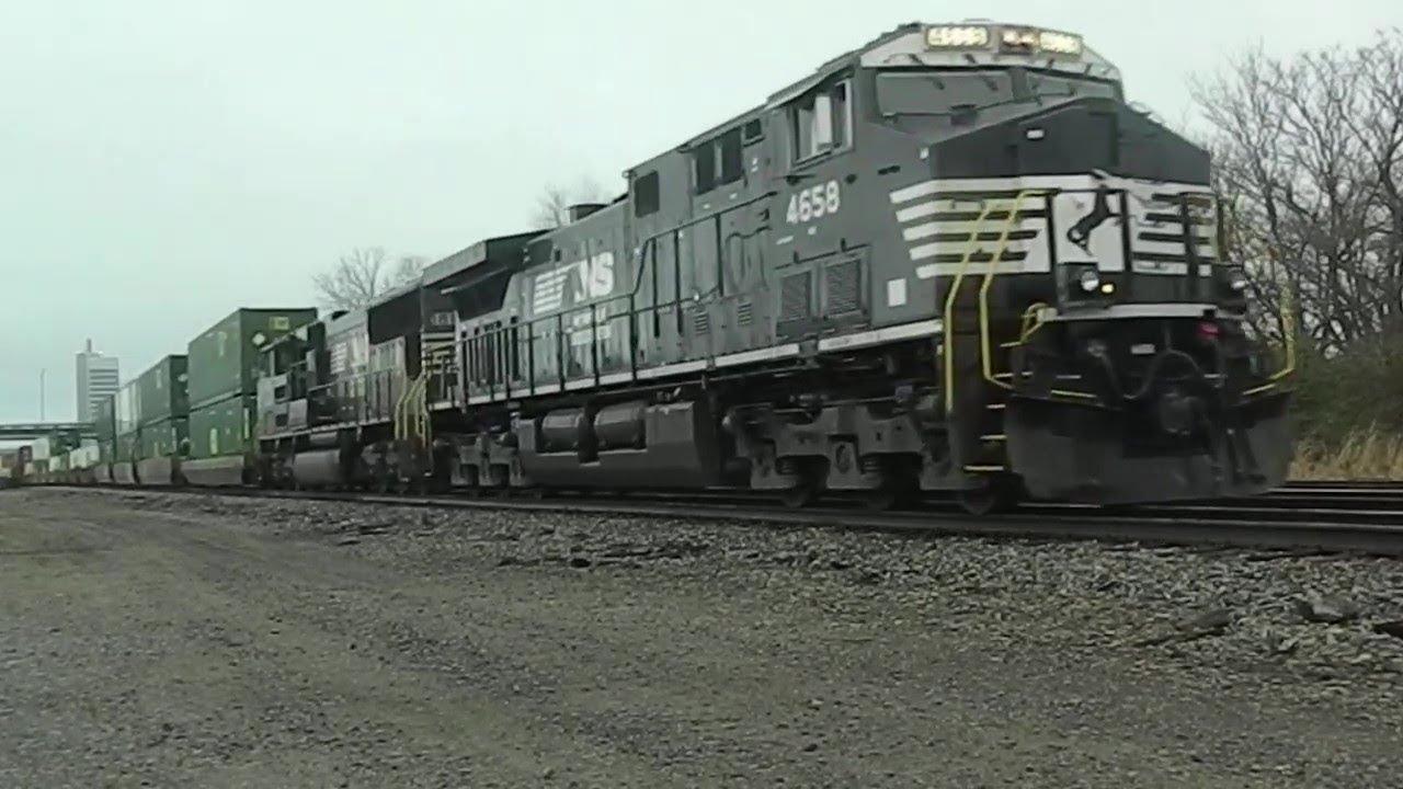 NS 4658 Leads Intermodal - 3/03/2024 - YouTube
