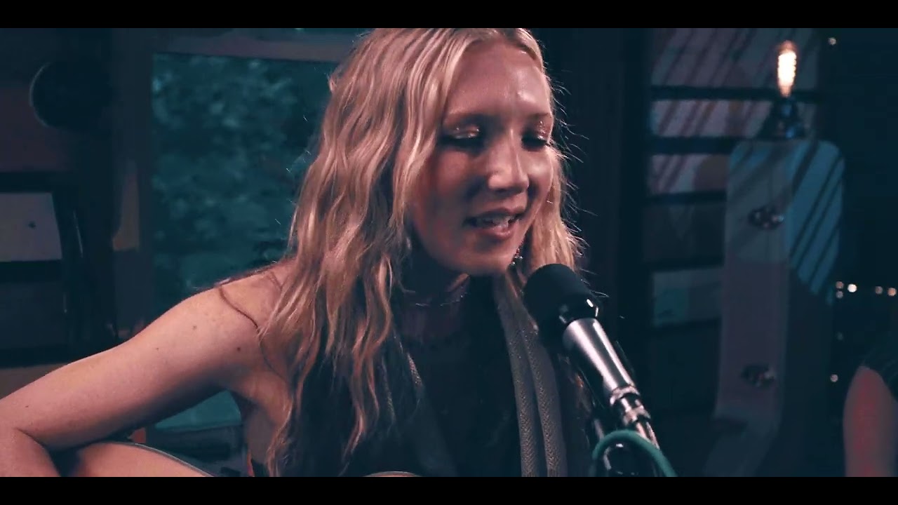 Sarah Mootz - Basics (Acoustic) Live at Ear Bonez - YouTube