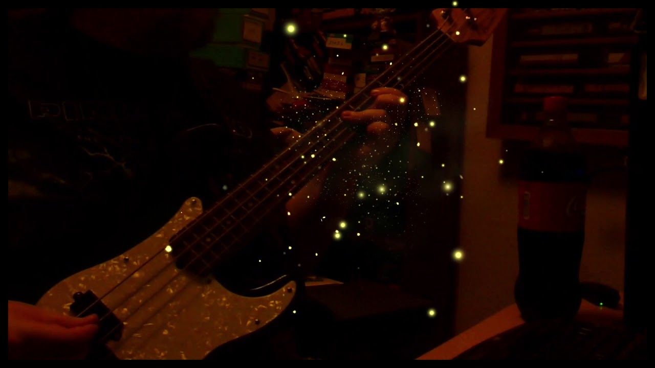 Ace playing Bass to Petty Face in the crowd on Rocksmith - YouTube