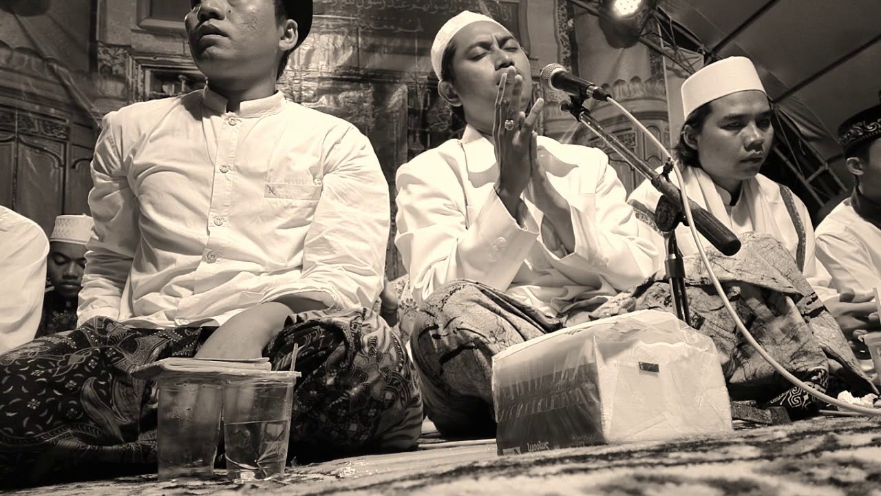 Gus Apang - Sholawat Aysgil - YouTube