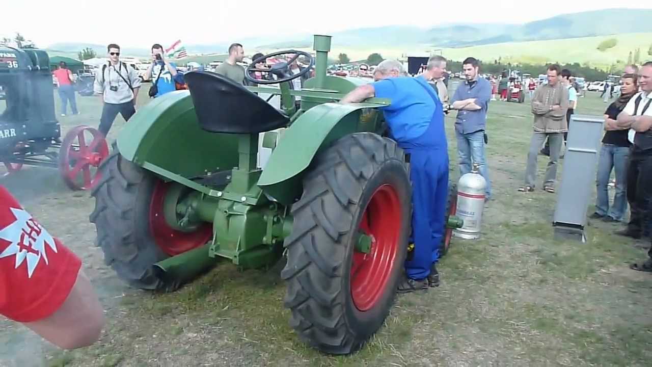 Traktormajális 2012 Hofer traktor indítása.avi - YouTube