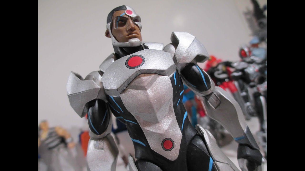 DCC JL WAR CYBORG - YouTube