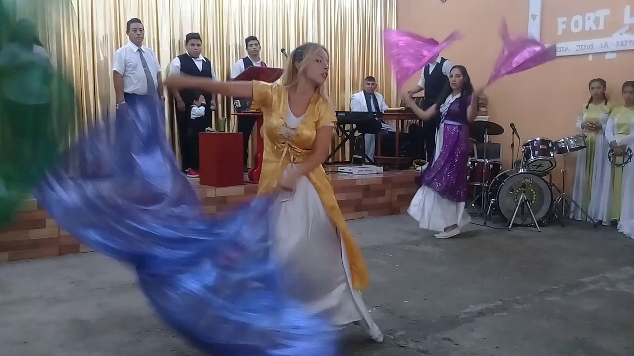 Danza con Banderas - YouTube