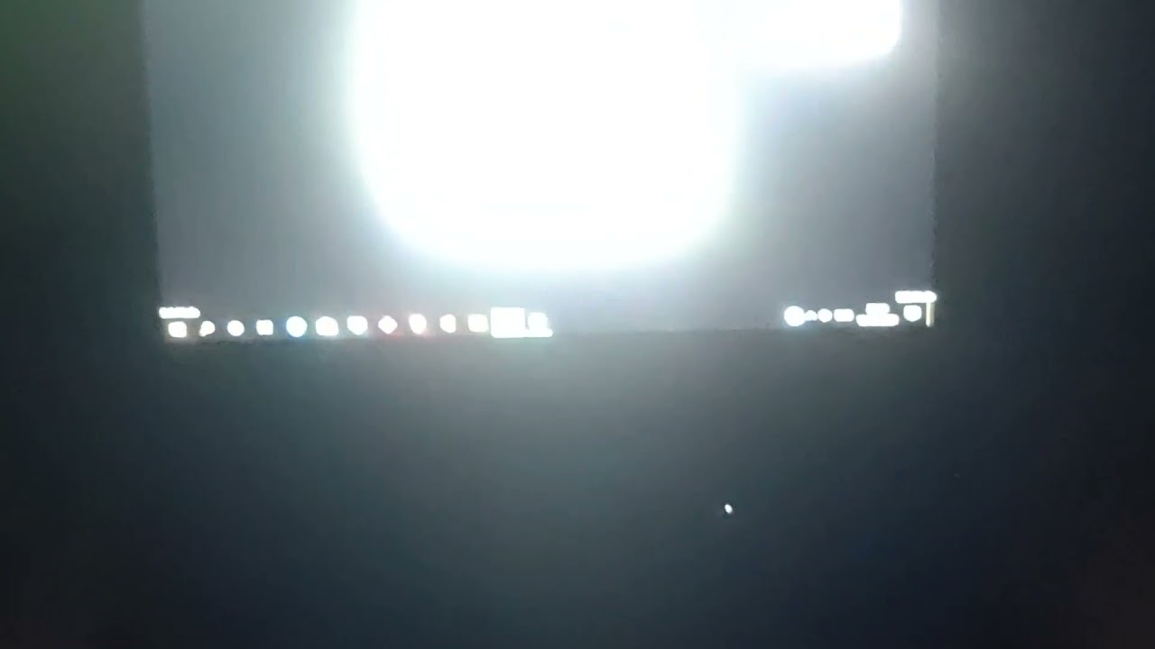 SCREEN BLEEDING HP VICTUS - YouTube