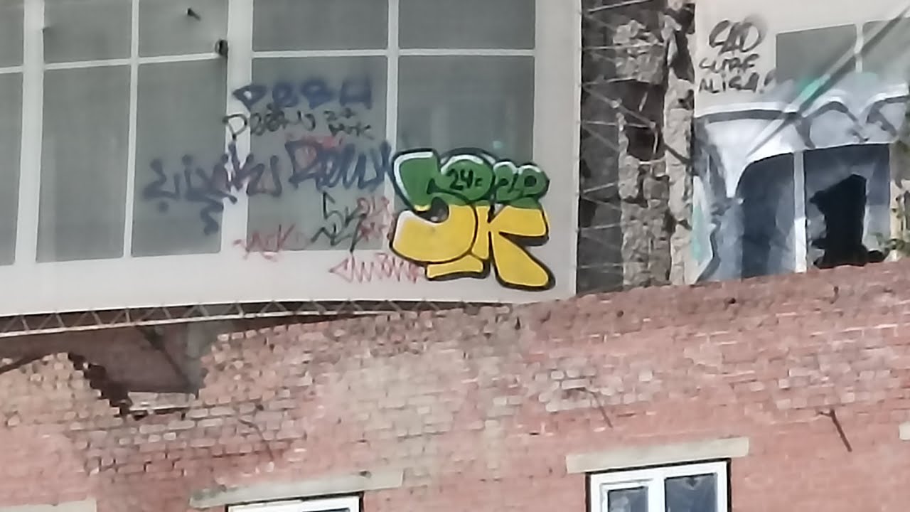 Graffiti bombing and tagging - YouTube