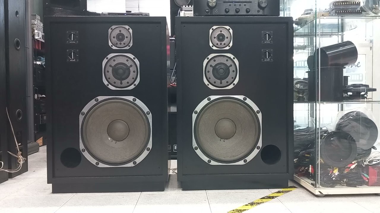 sound check yamaha fx 3 - YouTube