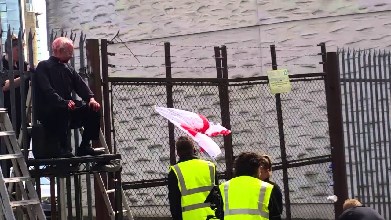 Redcon 1 scene in Glasgow - YouTube