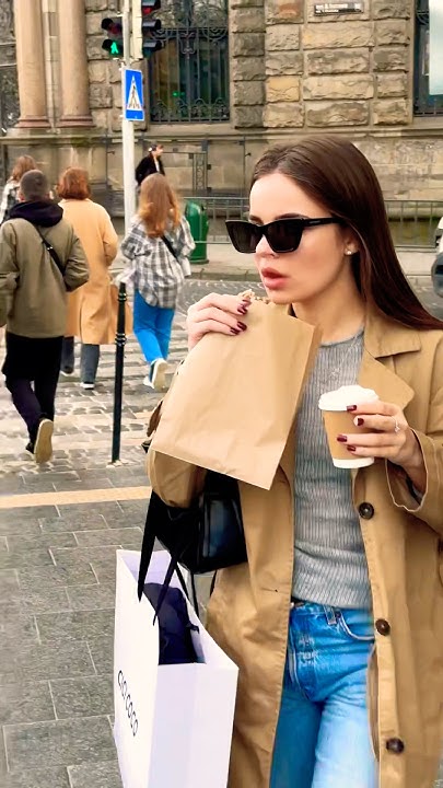 Зголодніла панянка Львів дівчата центр львівплощаринок Youtube