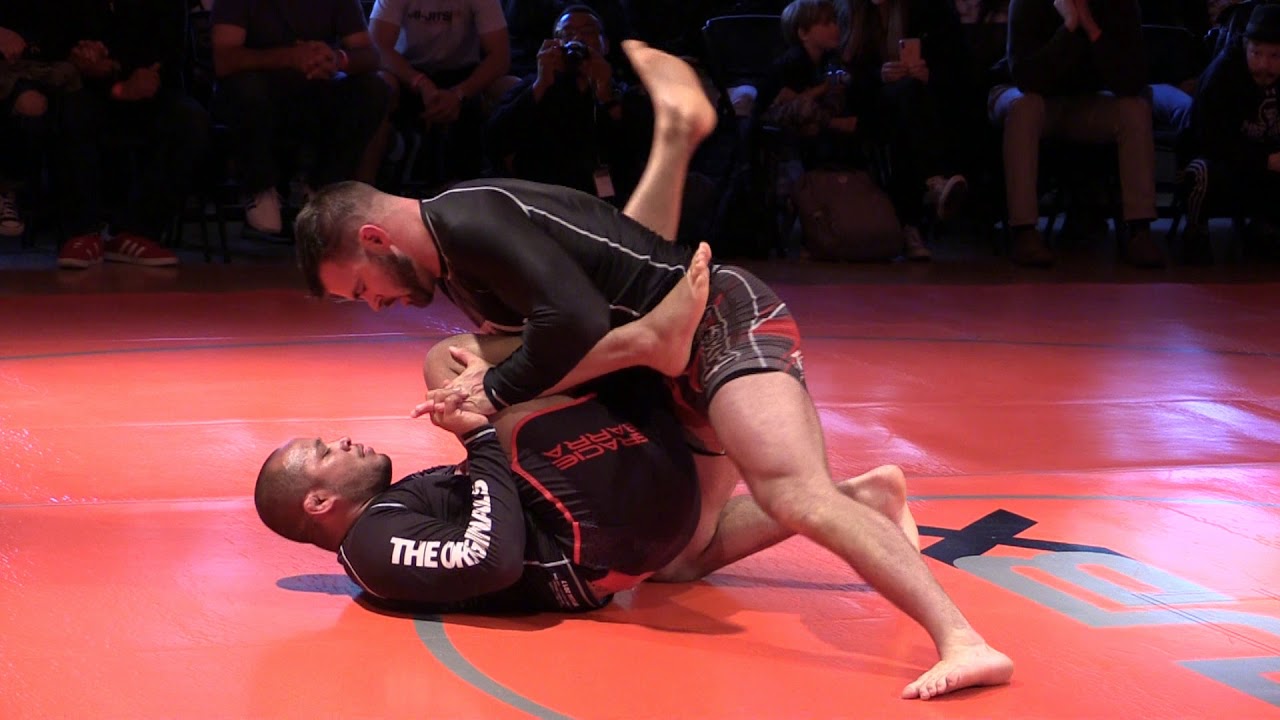 Robbie Larson vs Matt Nielsen - YouTube