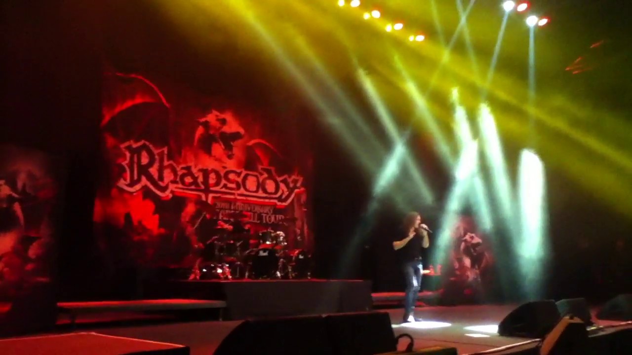 Rhapsody - Fabio Lione canta junto al público + Con te partirò ...