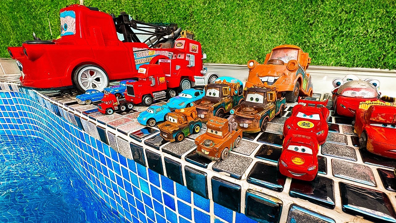 Disney Pixar Cars falling into deep pool, Lightning McQueen, Tow Mater ...