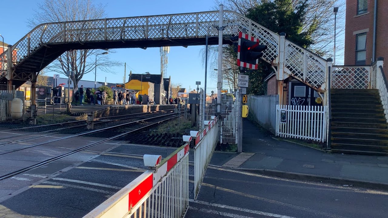 *Double Stay* Nantwich Station Level Crossing - Cheshire - YouTube