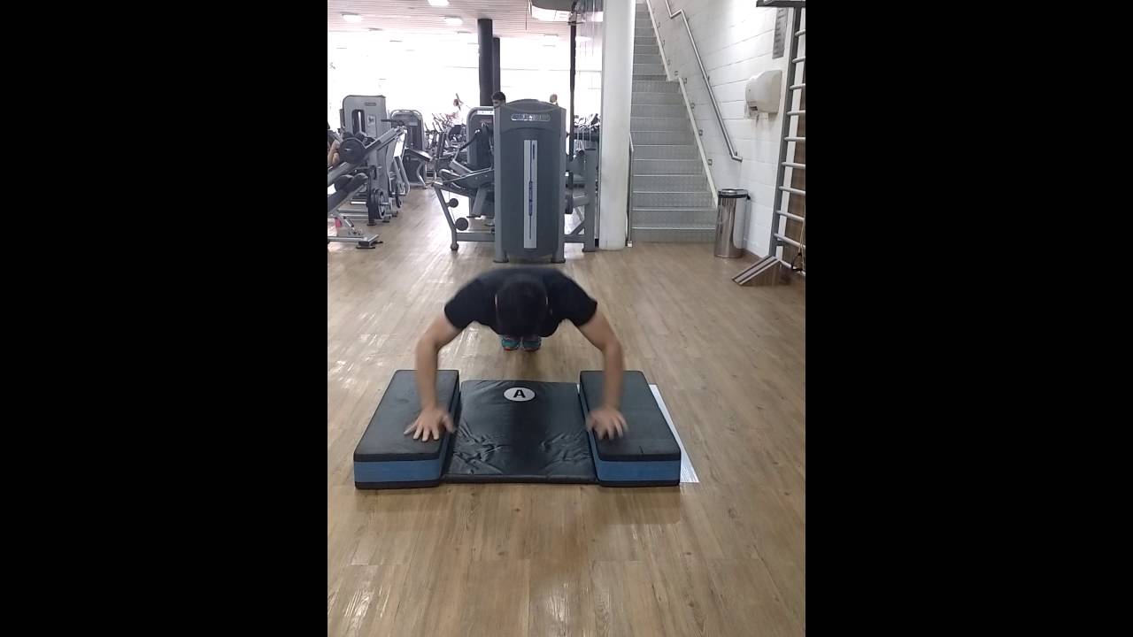 Flexão dos Braços Aberta e Fechada com Salto No Step - YouTube
